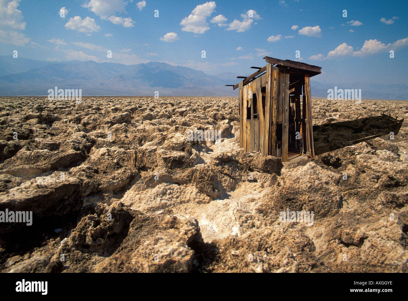 Old desert outhouse hi-res stock photography and images - Alamy