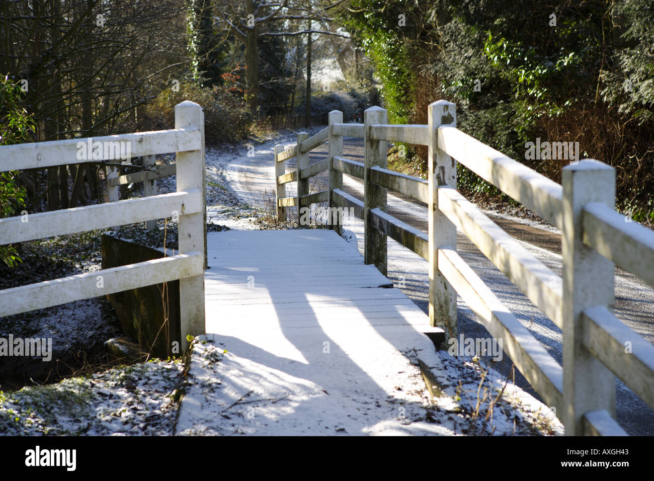 Snowy Footbridge Over Ford, River Tas, Tasburgh, Norfolk, UK Stock ...
