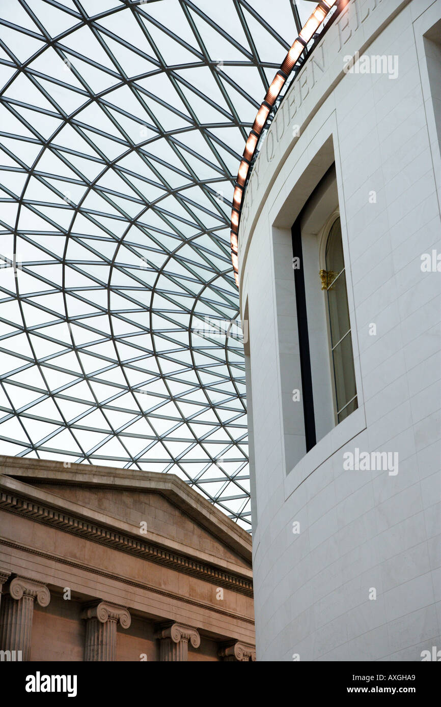 Queen elizabeth ii at the british museum hi-res stock photography and ...