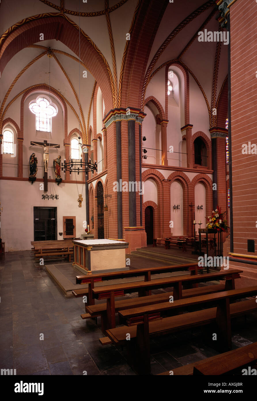 Sinzig, Pfarrkirche St. Peter, Blick von Süden in die Vierung Stock ...