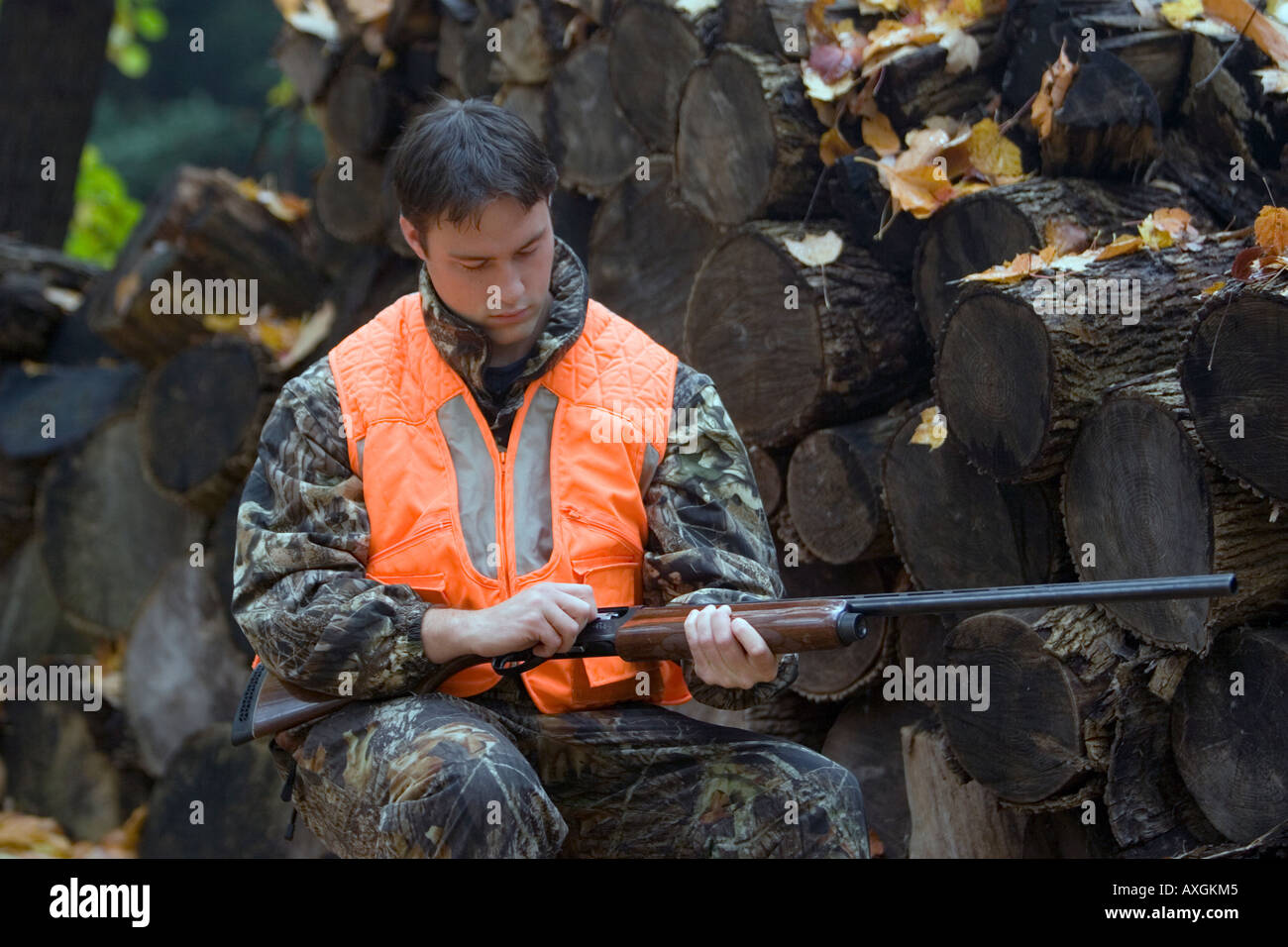 Hunter loading a rifle Stock Photo - Alamy