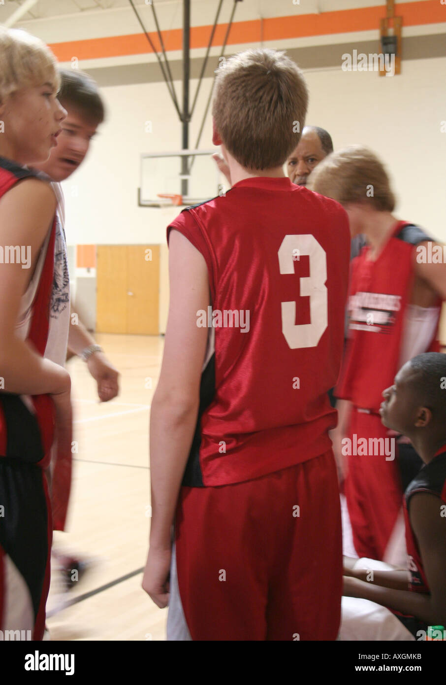 Basketball coach huddle hi-res stock photography and images - Alamy