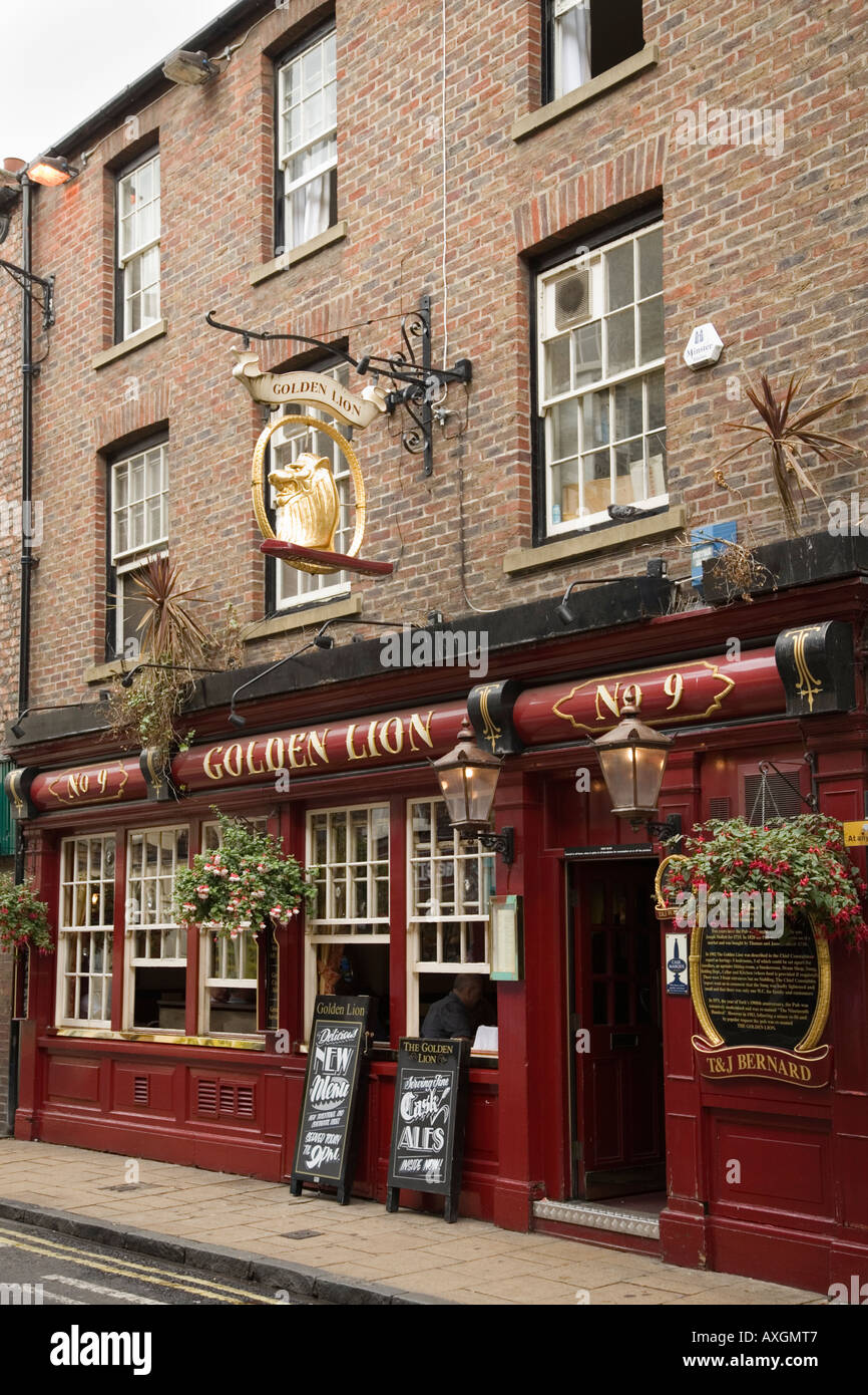 "Golden Lion" Pub in old part of city York Yorkshire England UK Stock ...