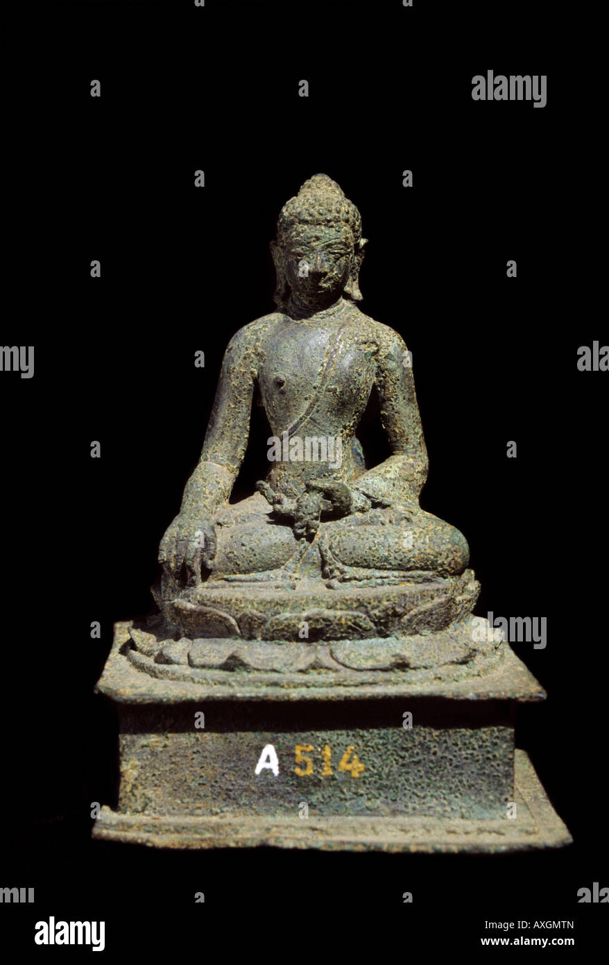 Statues of lord buddha hi-res stock photography and images - Alamy