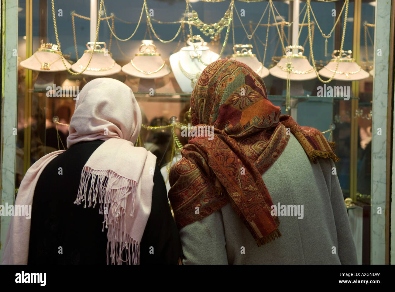 Libyan women hi-res stock photography and images - Alamy