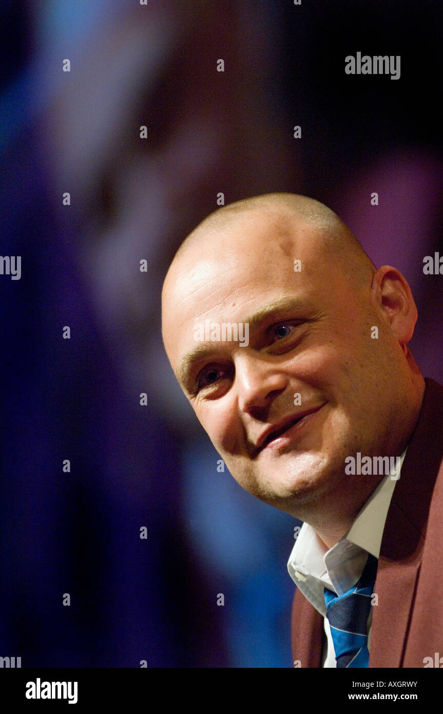 Stand up comedy pub hi-res stock photography and images - Alamy