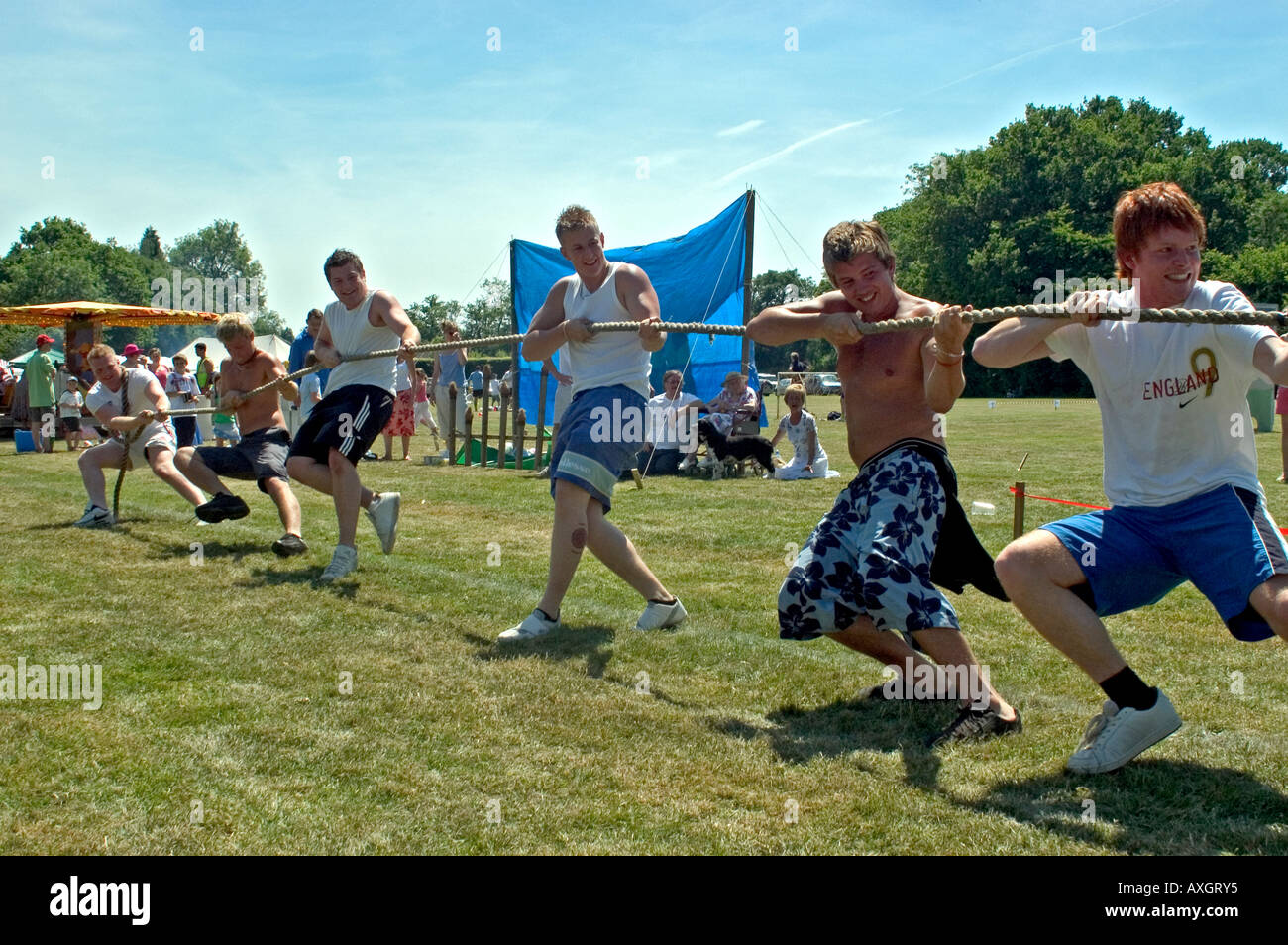 Tug of war contest hi-res stock photography and images - Alamy