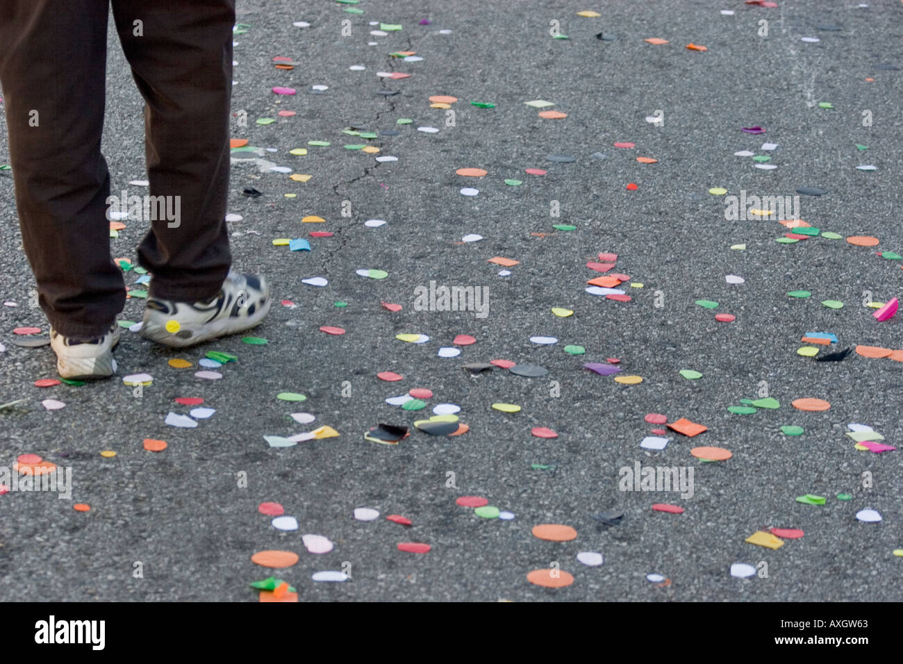 Confetti parade hi-res stock photography and images - Alamy