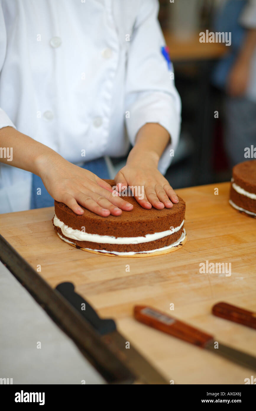 Pastry Chef making cake Stock Photo - Alamy