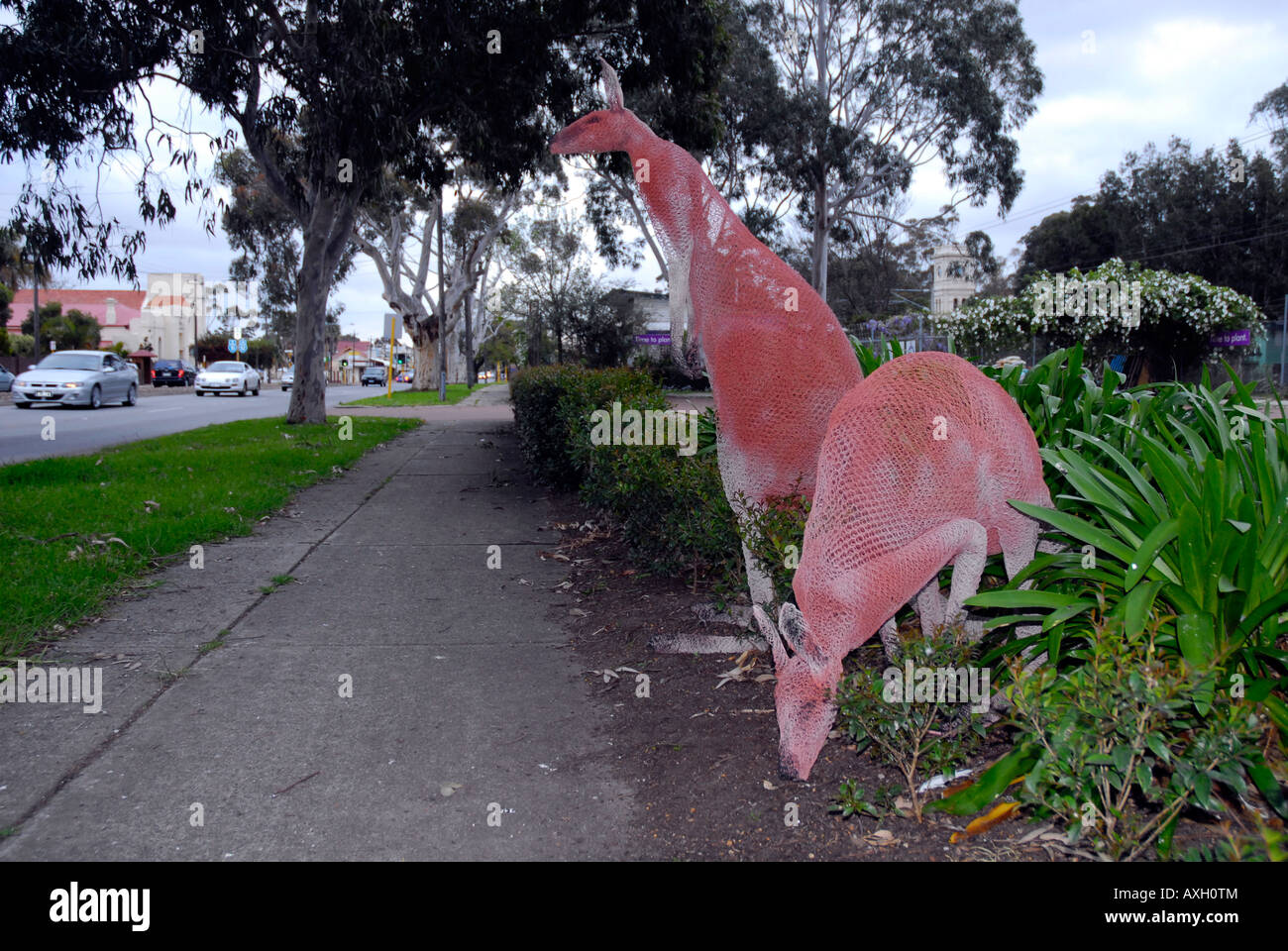 Wire-mesh kangaroos by side of footpath Stock Photo - Alamy