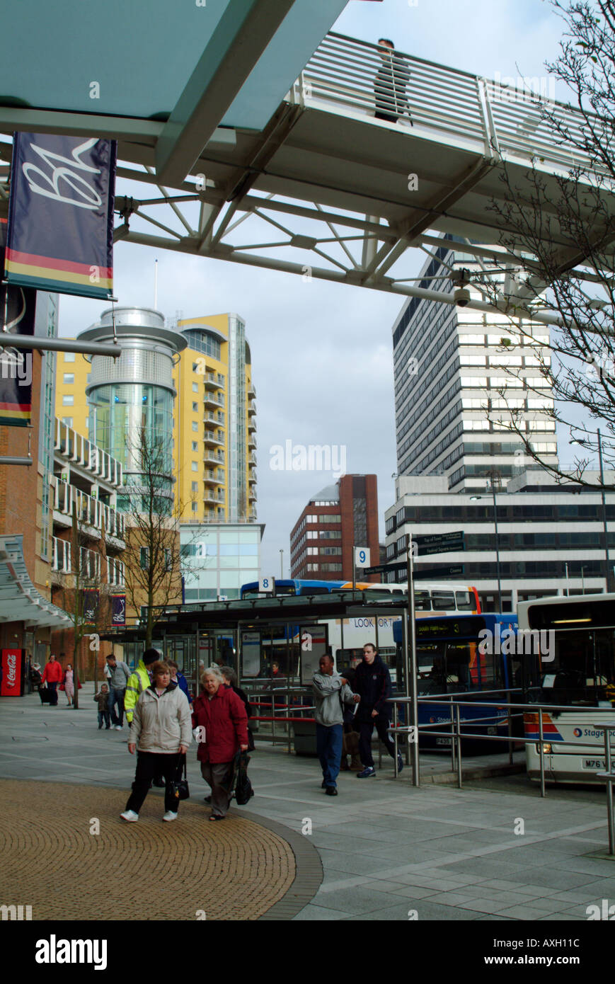 Basingstoke town centre at night hi-res stock photography and images ...