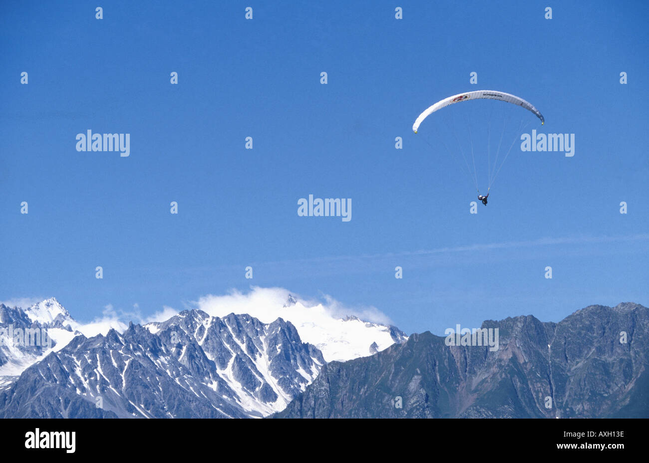 Parascending parascender hi-res stock photography and images - Alamy