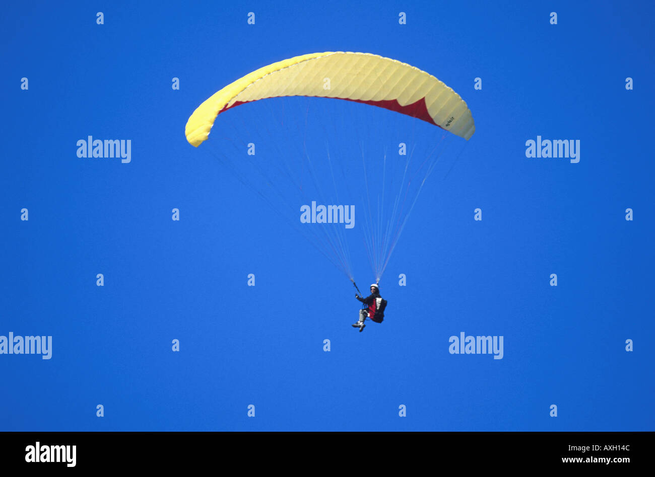 Parascending parascender hi-res stock photography and images - Alamy