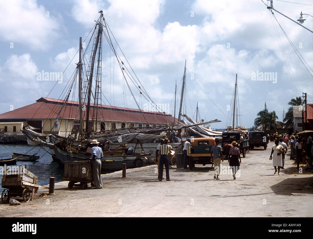 Nassau docks hi-res stock photography and images - Alamy