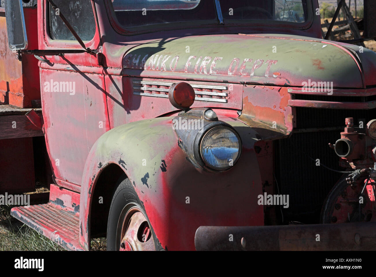 Rusty old fire truck Stock Photo - Alamy