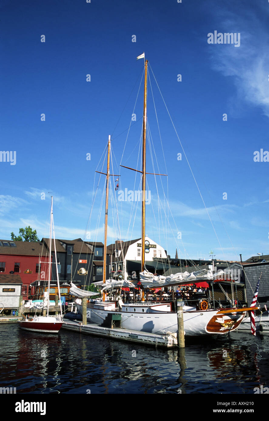 Island harbour newport hi-res stock photography and images - Alamy