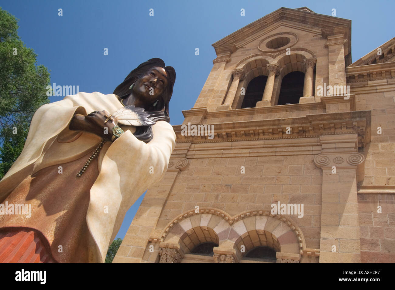 Sculpture of Kateri Tekakwitha, first Native American catholic saint in ...