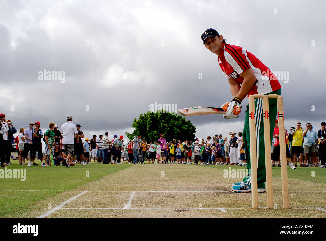 Australian wicket keeper hi-res stock photography and images - Alamy