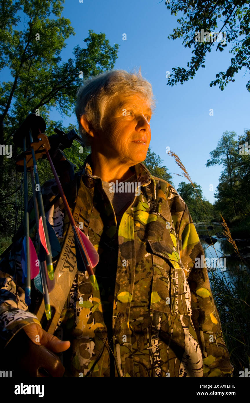 Shoulder bow hi-res stock photography and images - Alamy