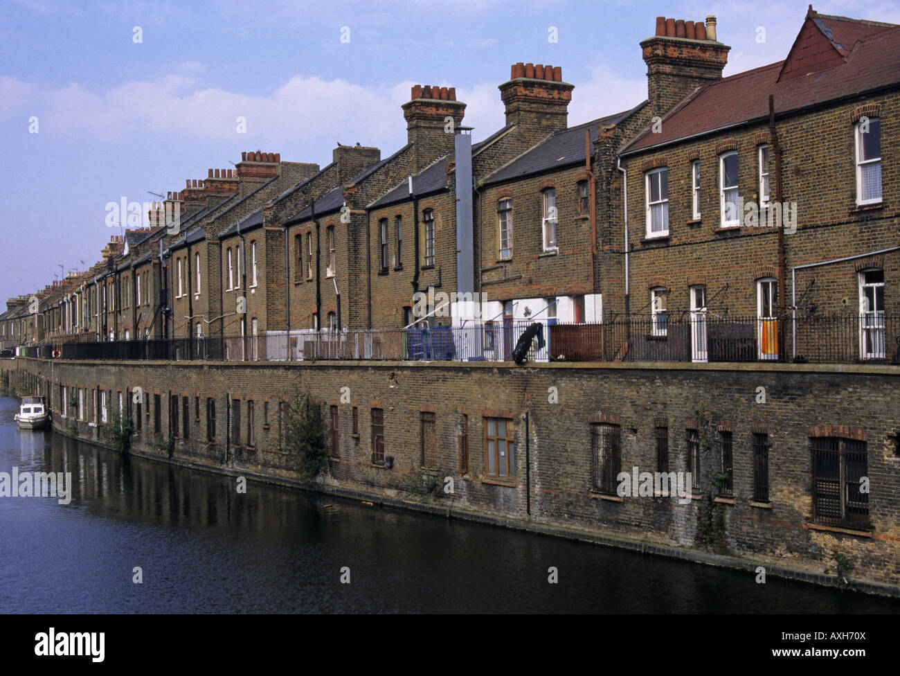 GRAND UNION CANAL AT KENSAL TOWN LONDON ENGLAND Stock Photo - Alamy