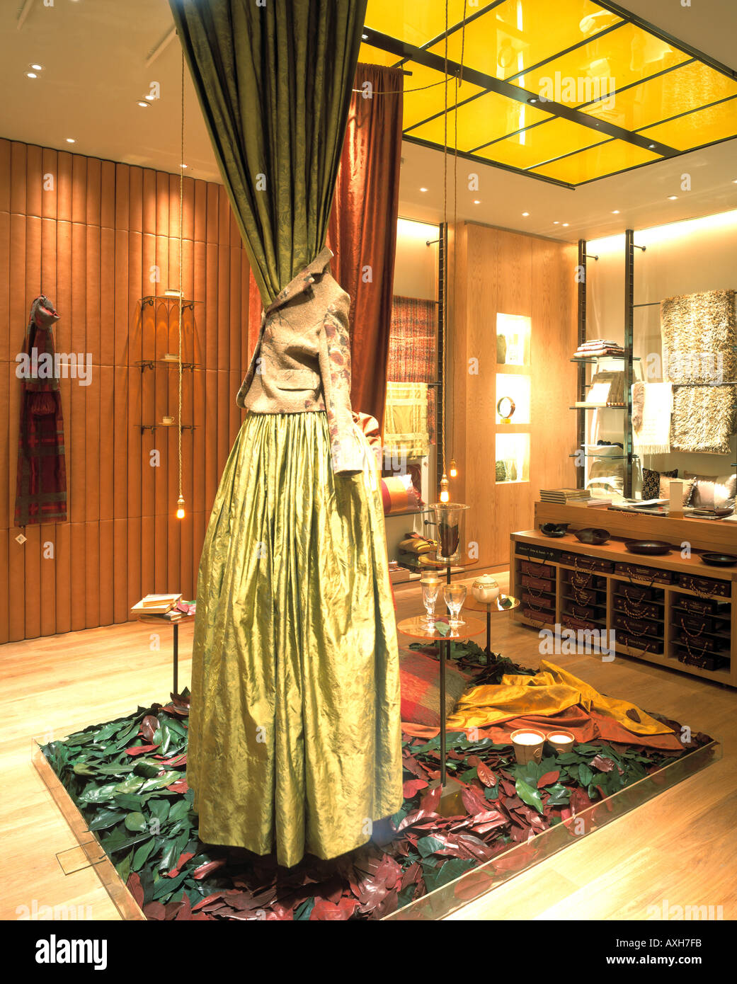 Mulberry store hi-res stock photography and images - Alamy