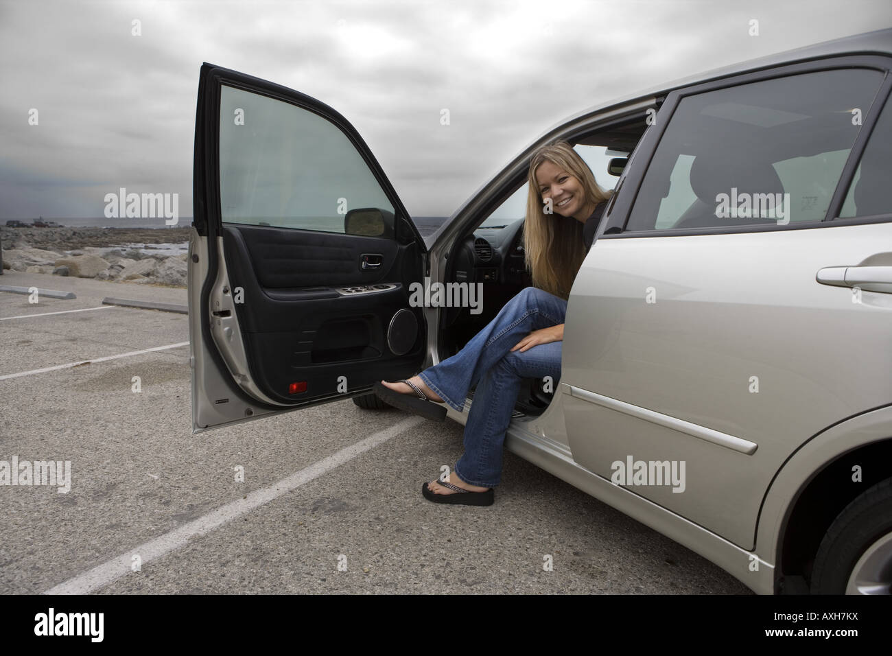 Door ajar woman hi-res stock photography and images - Alamy