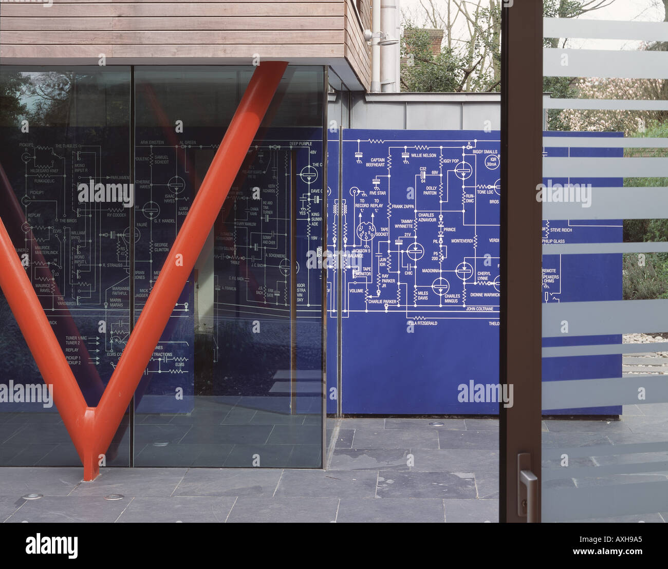 Ipe cladding hi-res stock photography and images - Alamy