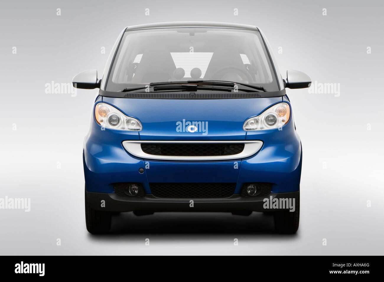 2008 Smart Fortwo Passion in Blue - Low/Wide Front Stock Photo - Alamy