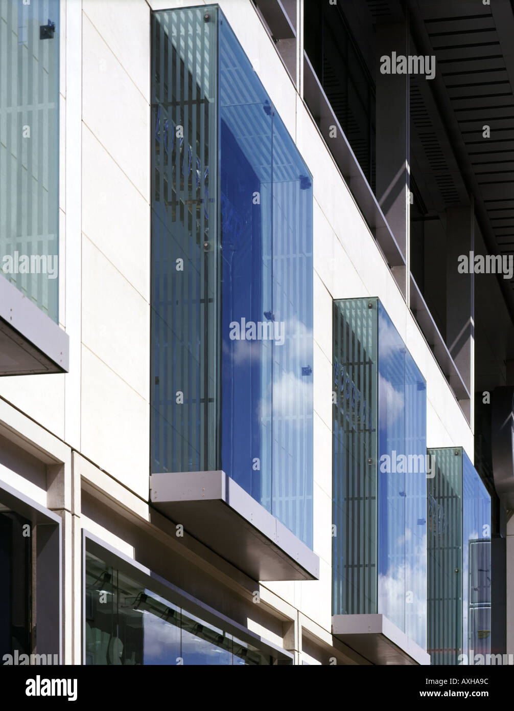 Fulham broadway shopping centre hi-res stock photography and images - Alamy