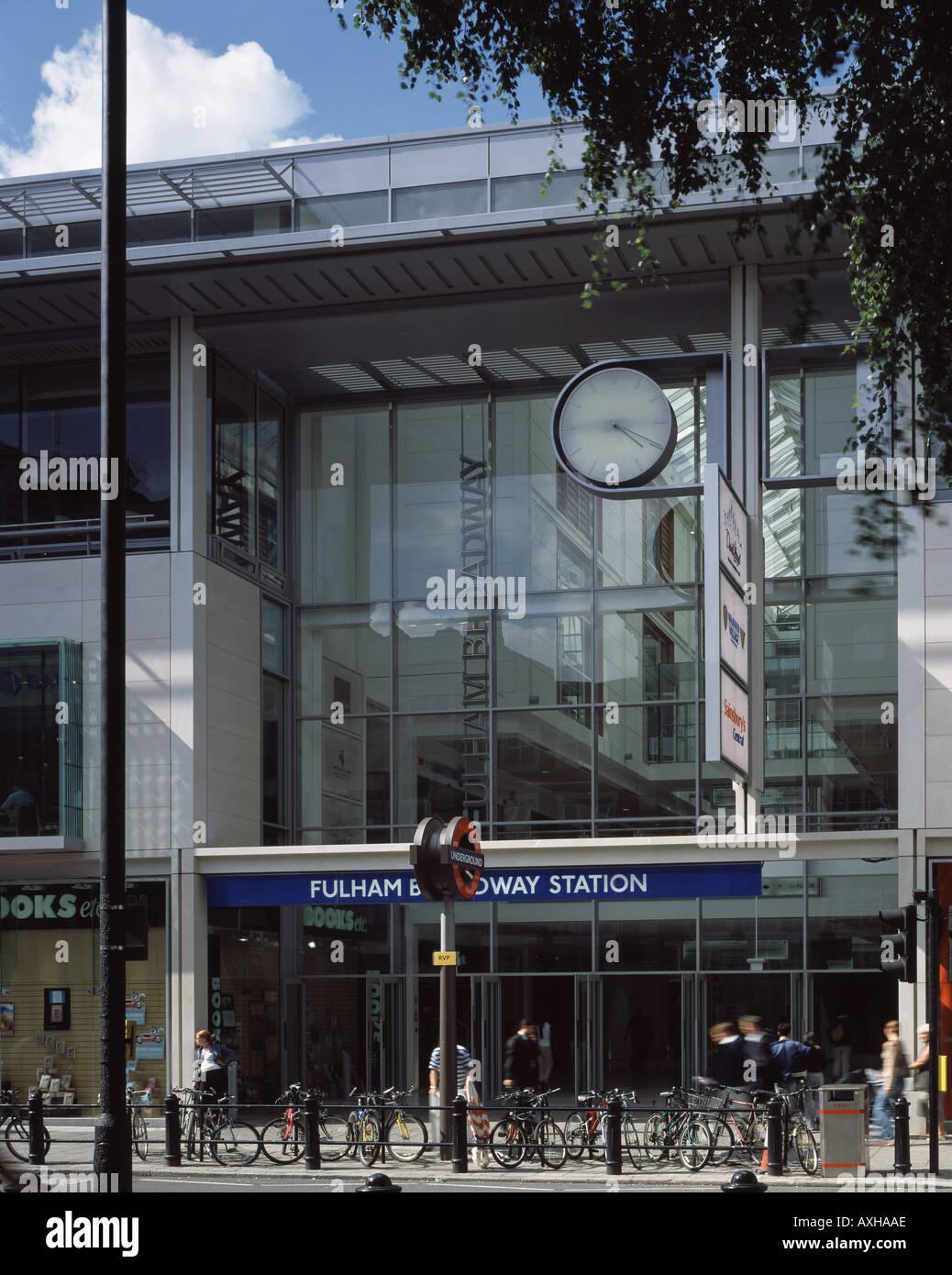 Broadway shopping hi-res stock photography and images - Alamy