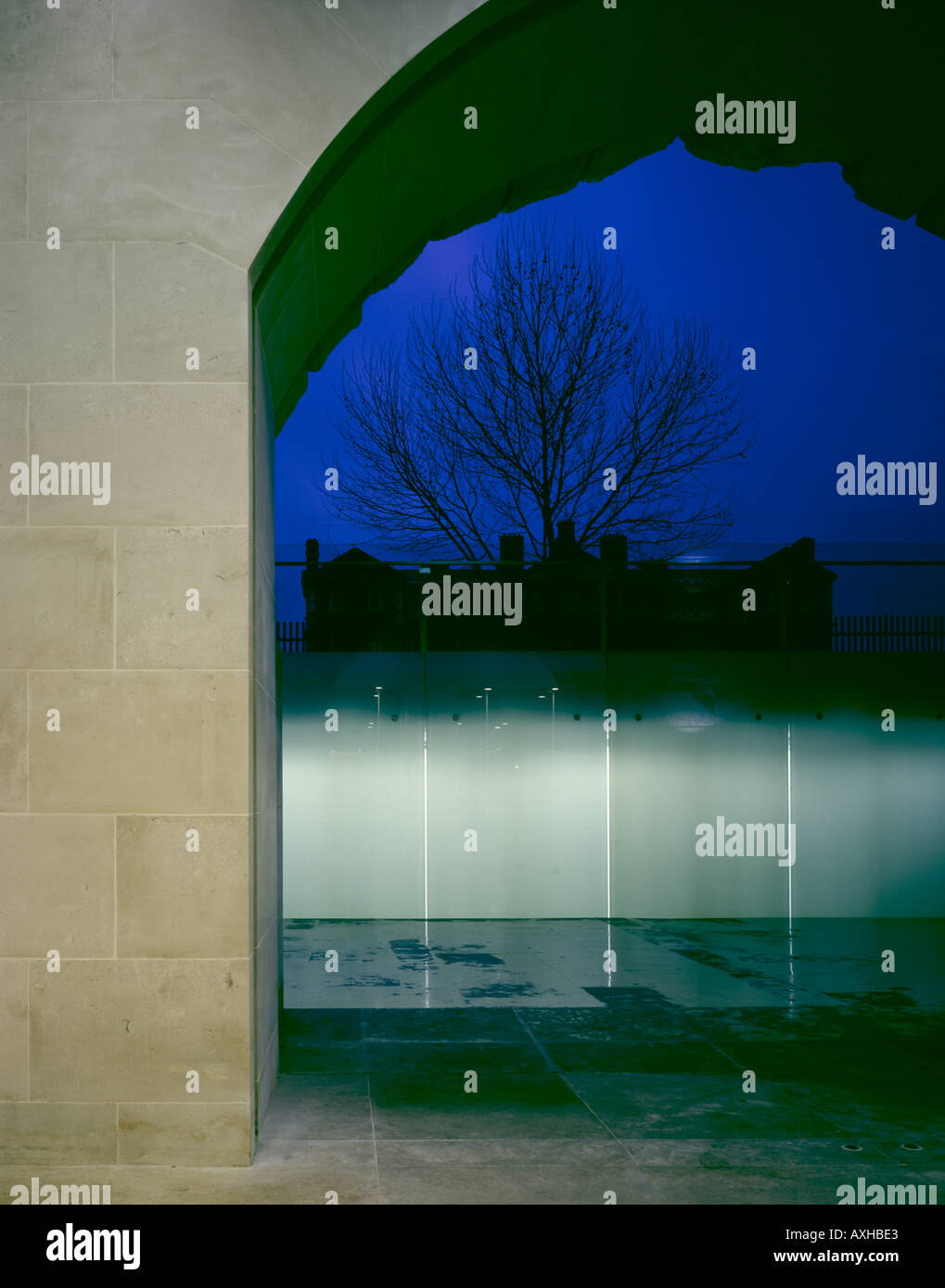 Tate modern gardens hi-res stock photography and images - Alamy