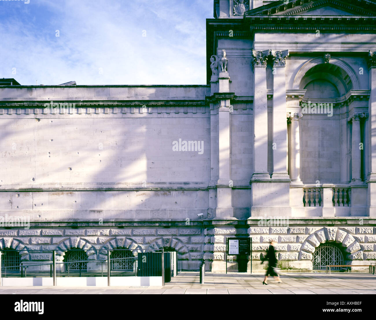 Tate modern gardens hi-res stock photography and images - Alamy