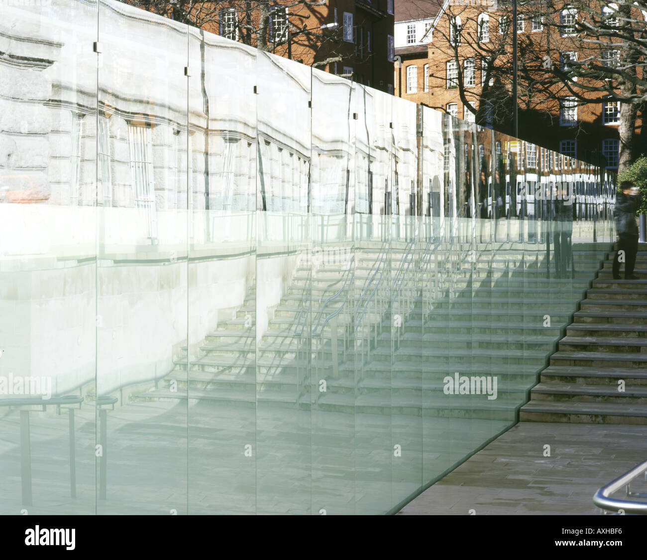 Tate modern gardens hi-res stock photography and images - Alamy