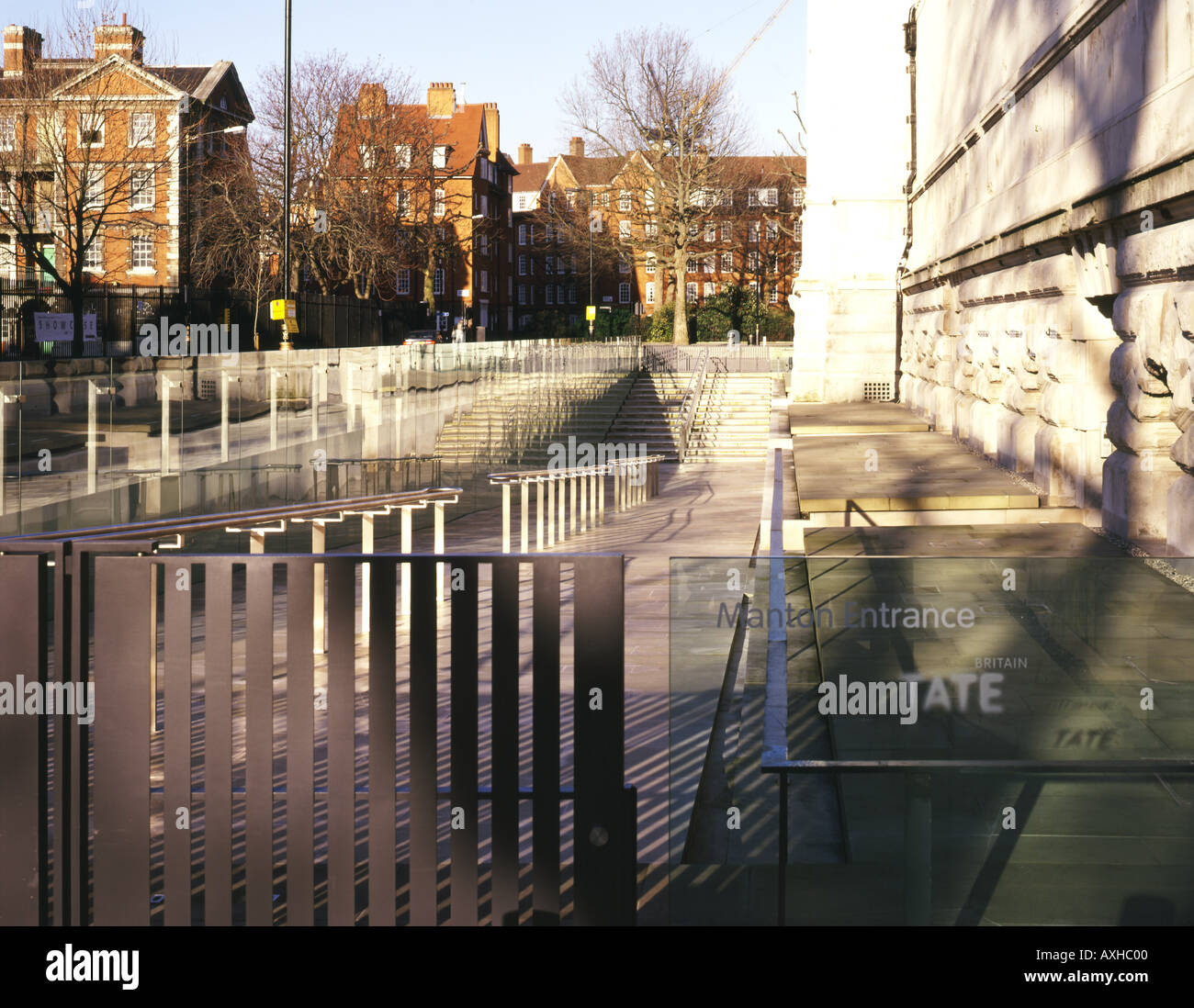 Tate modern gardens hi-res stock photography and images - Alamy