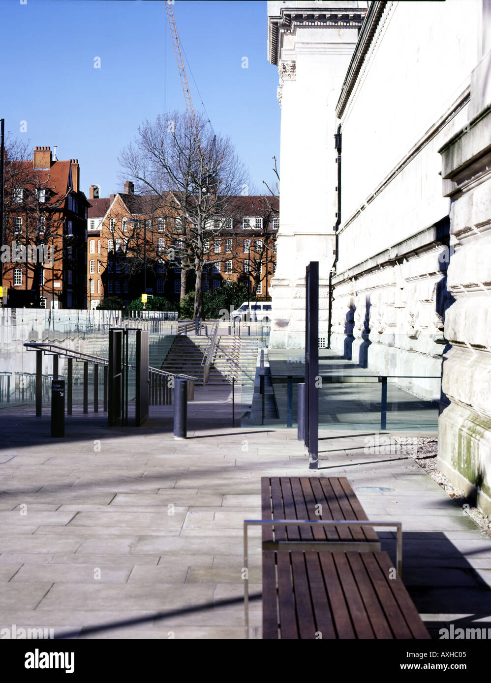 Tate modern gardens hi-res stock photography and images - Alamy