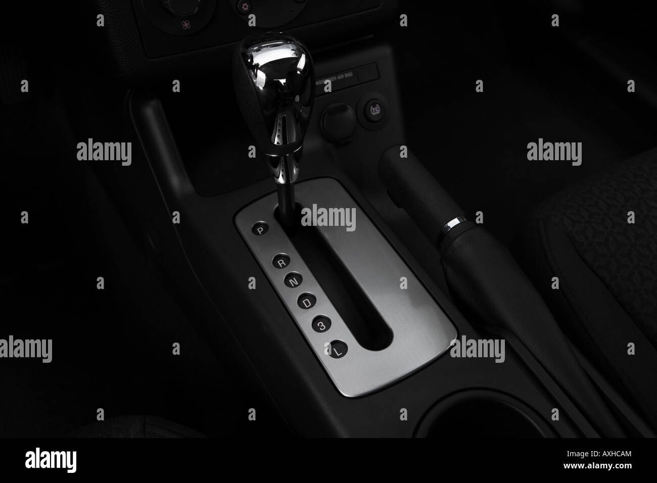 2008 Pontiac G6 in Purple - Gear shifter/center console Stock Photo - Alamy