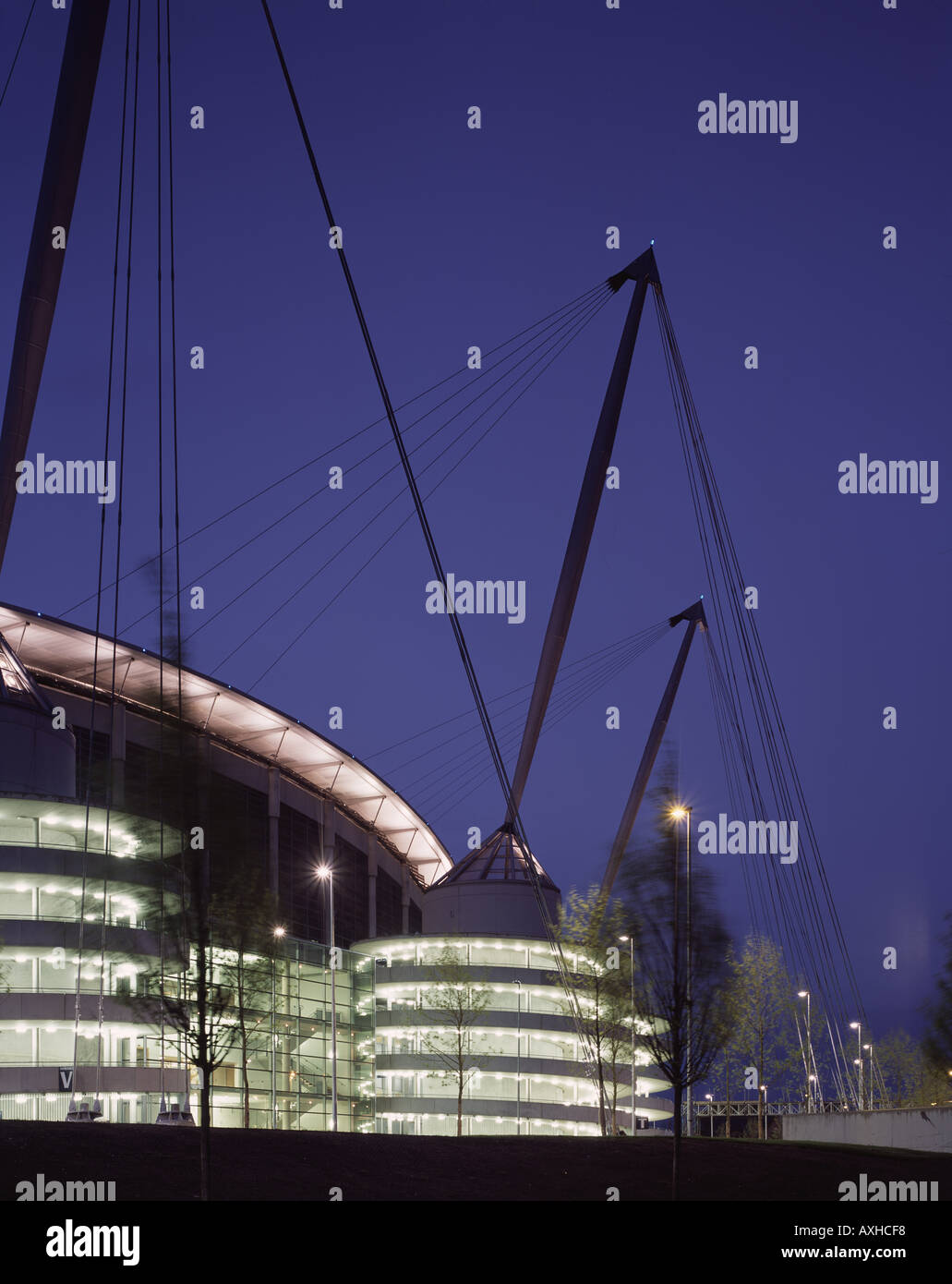 Man united stadium roof hi-res stock photography and images - Alamy