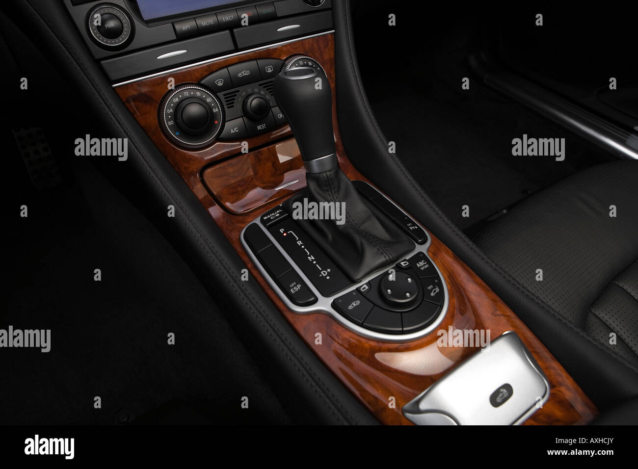 2008 Mercedes-Benz SL-Class SL55 AMG in Black - Gear shifter/center ...