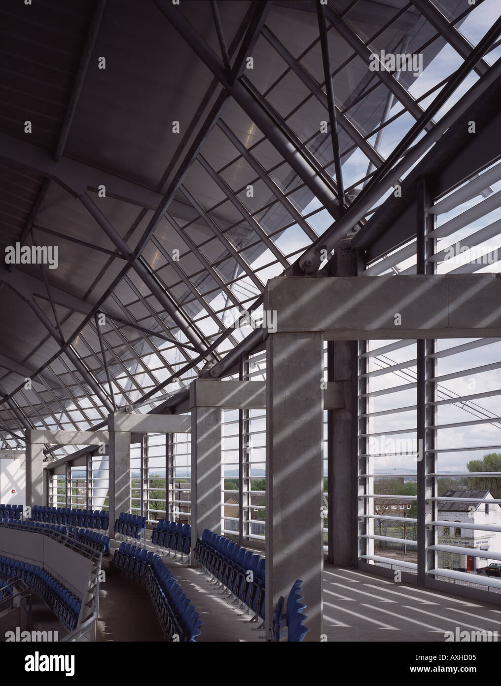 Man united stadium roof hi-res stock photography and images - Alamy