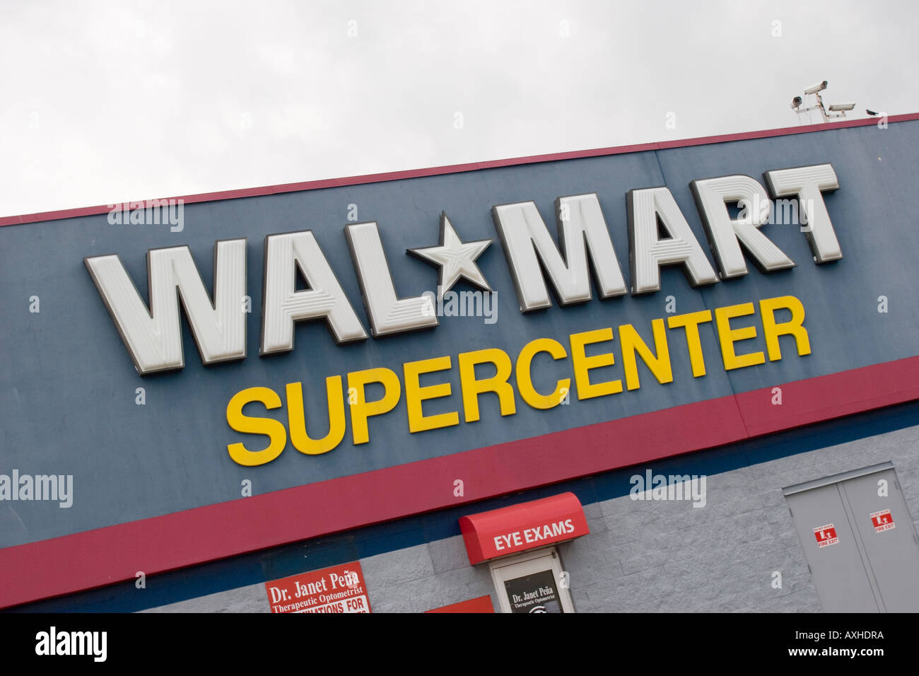 Walmart supercenter hi-res stock photography and images - Alamy
