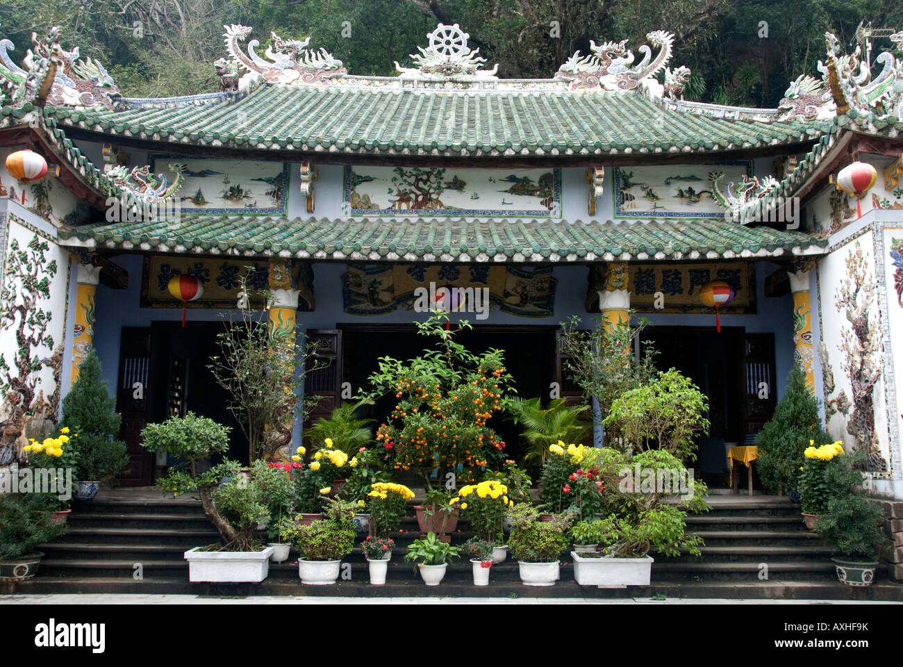 Vietnamese temple hi-res stock photography and images - Alamy