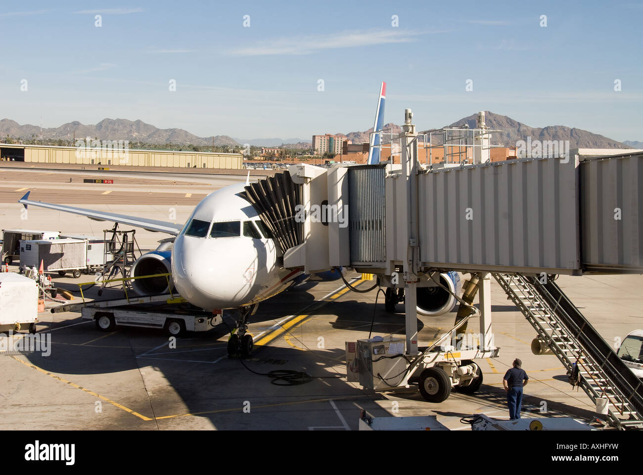 Passengers deplane jet plane hi-res stock photography and images - Alamy
