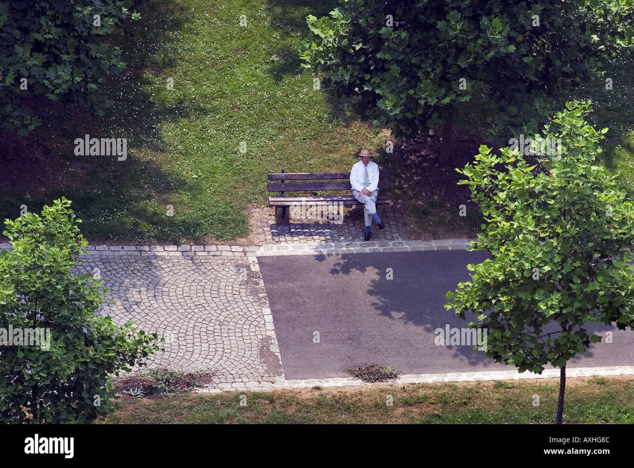 Male alone on a quiet street hi-res stock photography and images - Alamy