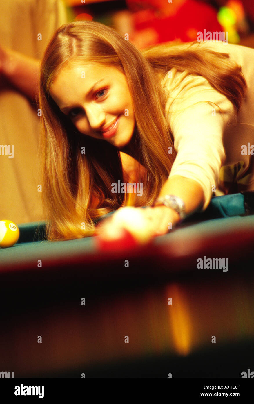 Teen playing pool table hi-res stock photography and images - Alamy
