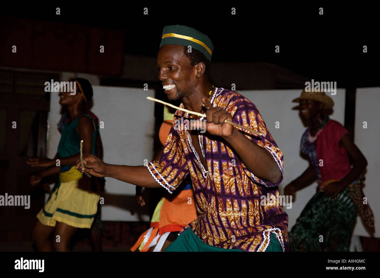 Tanzania Dar-es-Salaam traditional dancers at Nyumba ya Sanaa Stock ...