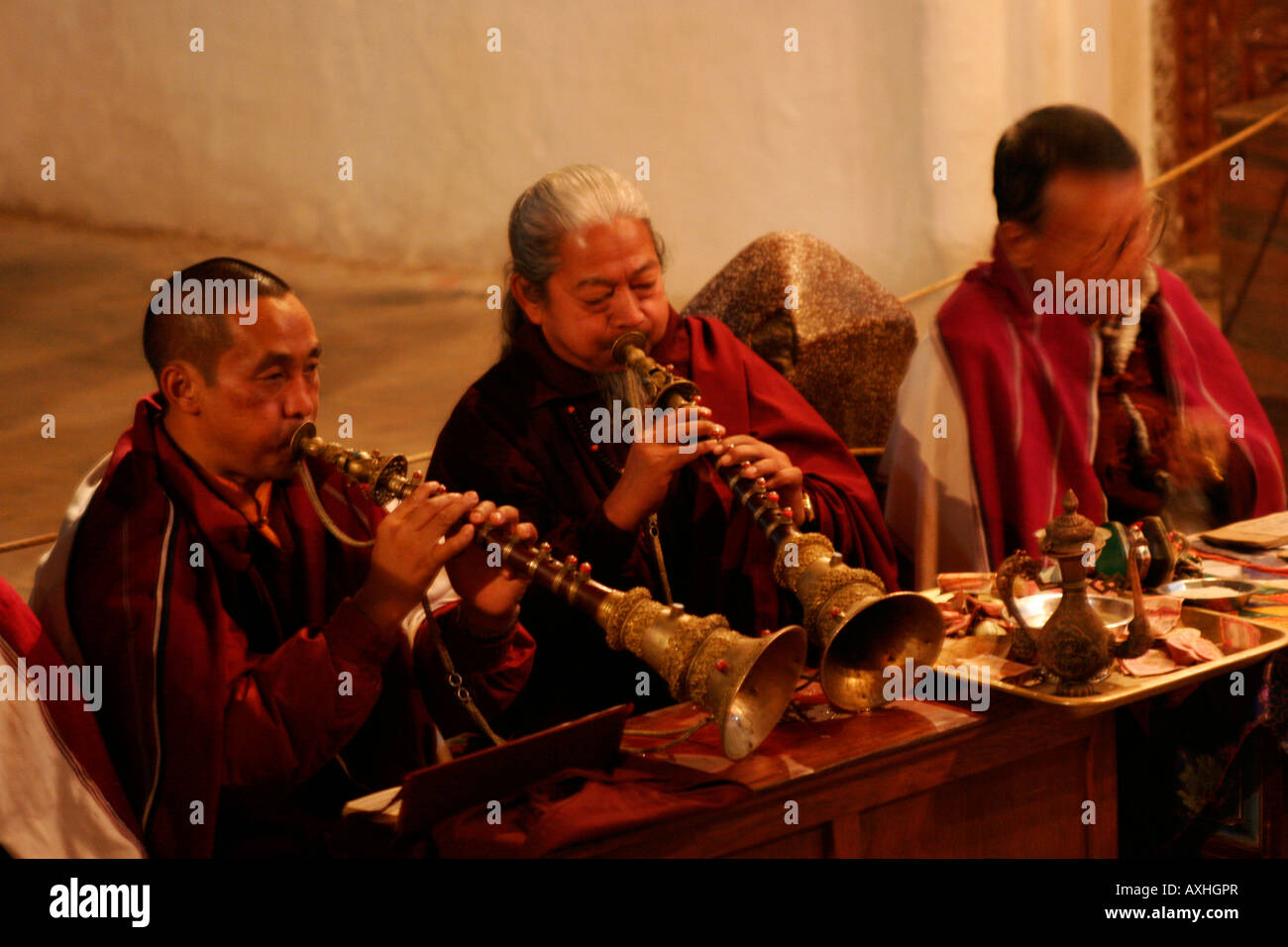 tibetan musicians at Boudhanath stupa in Kathmandu at night Stock Photo ...