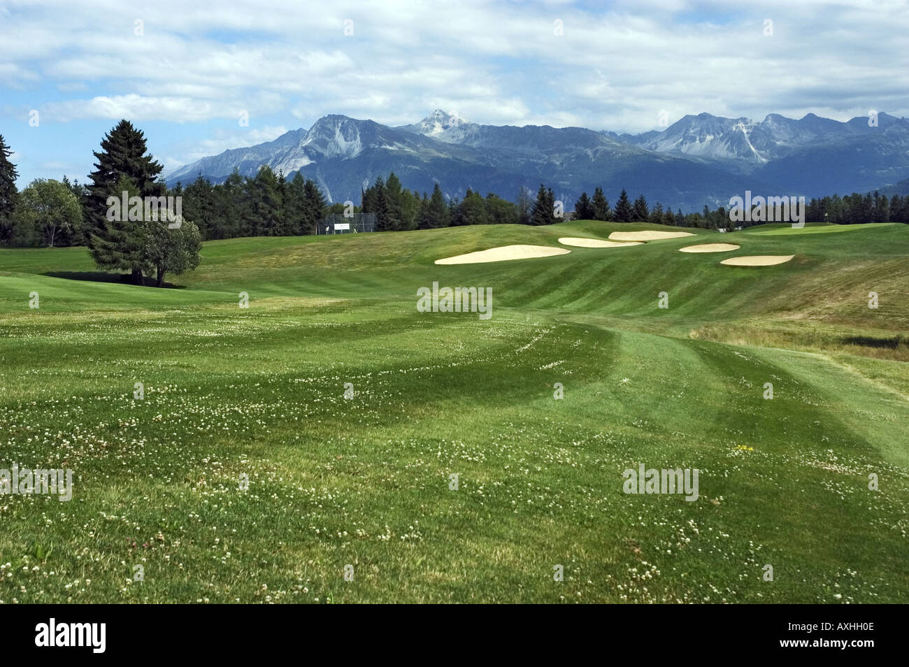 Undulating golf course hi-res stock photography and images - Alamy