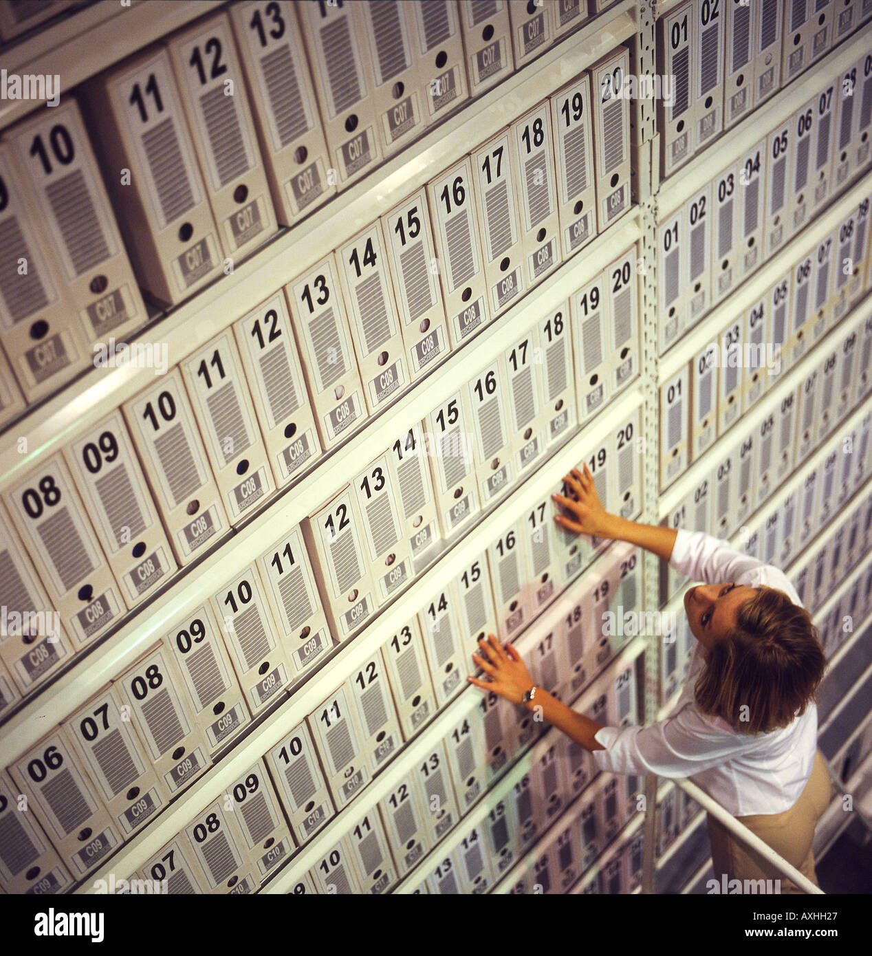 Binders shelves hi-res stock photography and images - Alamy