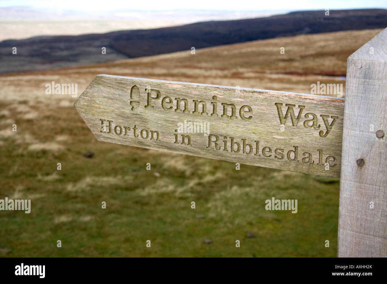 Pennine way sign yorkshire dales hi-res stock photography and images ...