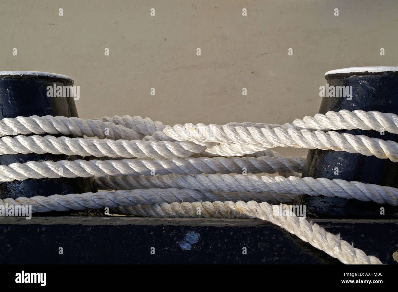 Rope and cleat hi-res stock photography and images - Alamy